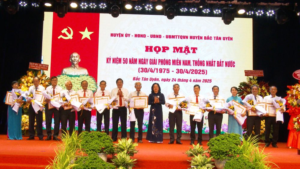 Huyện Bắc Tân Uyên: Họp mặt kỷ niệm 50 năm Ngày giải phóng miền Nam, thống nhất đất nước